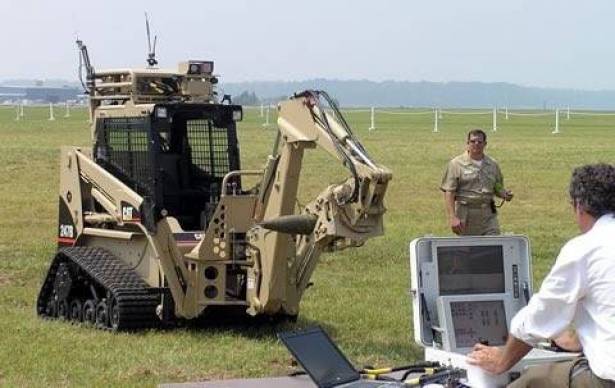 الجيش المصري يستخدم روبوتات للكشف عن الألغام في سيناء | Addiyar Carlos ...